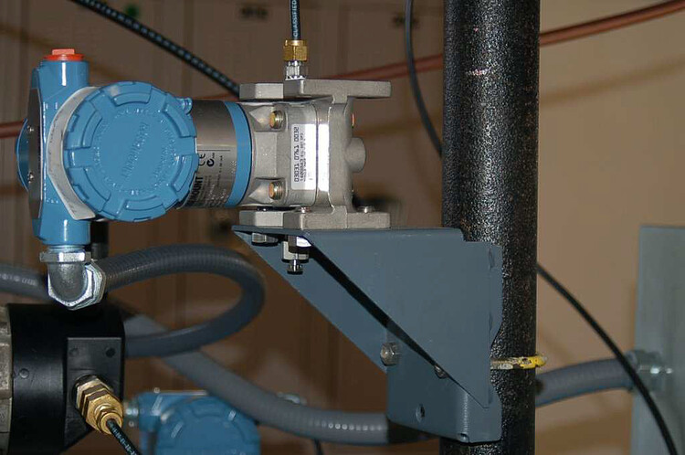 What are important accessories used for pressure transmitter ...